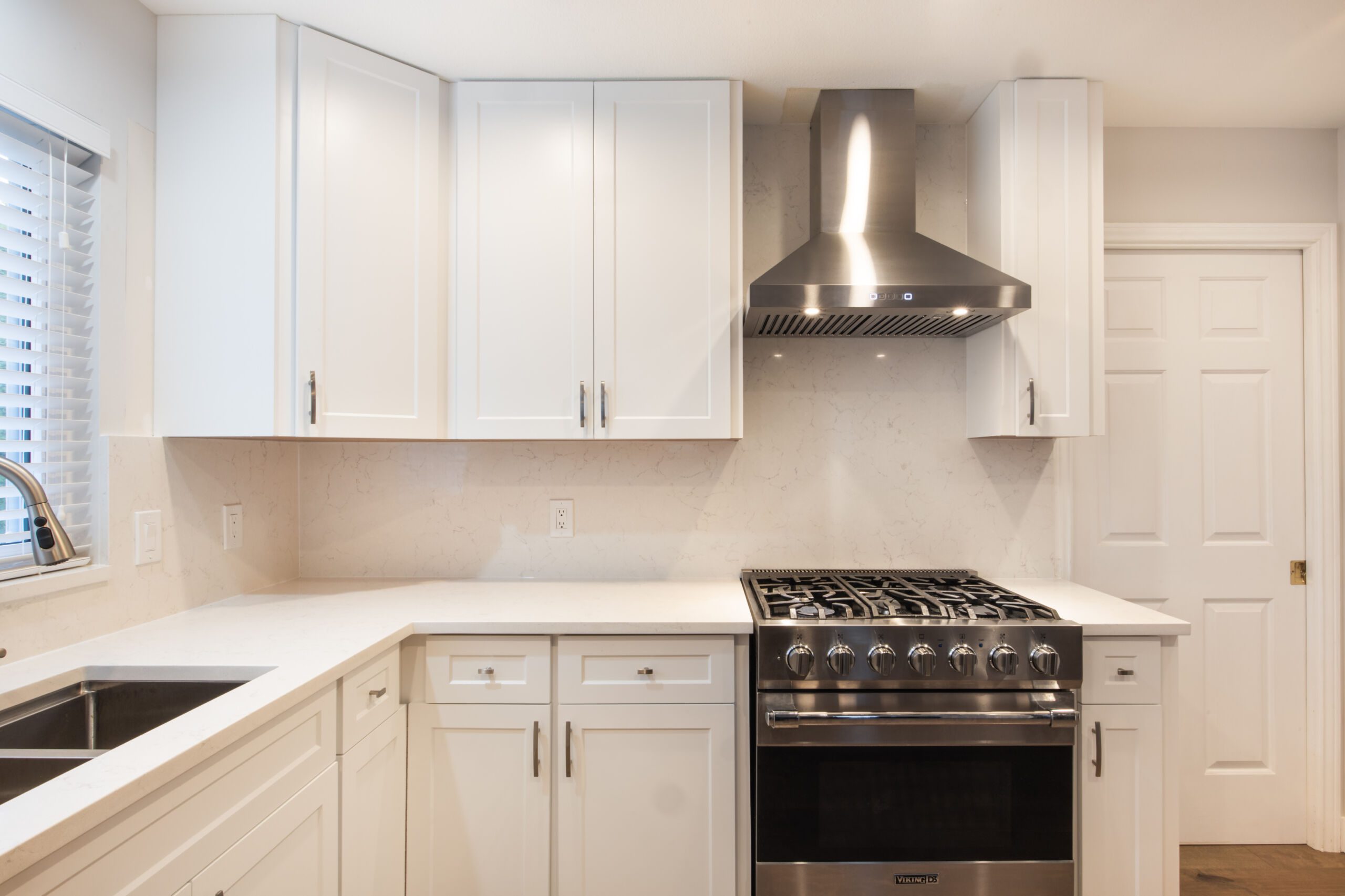 Quartz Backsplashes: Latest Trend in Vancouver | 180 Kitchens